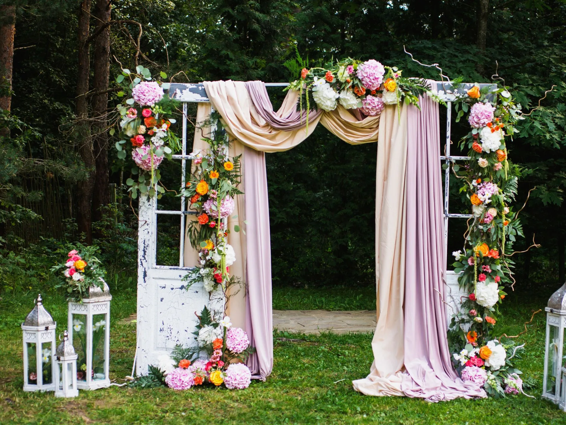 17 Outdoor Spring Wedding Decor Ideas for Ceremony & Reception